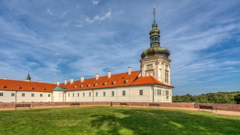 Jesuit Colleges: A Guide to Jesuit Education - TYCHR