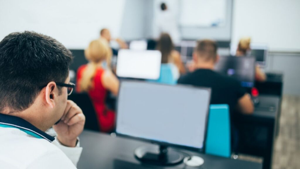 Pursuing an IT School: Programs and Specializations - TYCHR